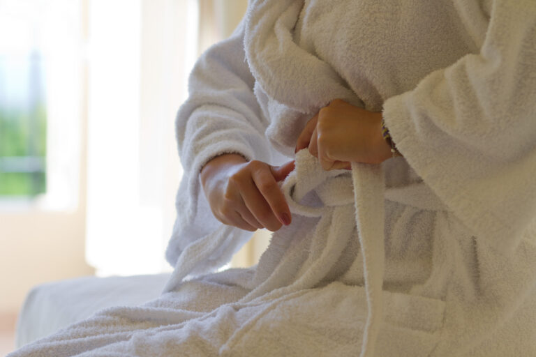 How To Tie a Bathrobe Properly and Keep the Tie From Coming Undone ...